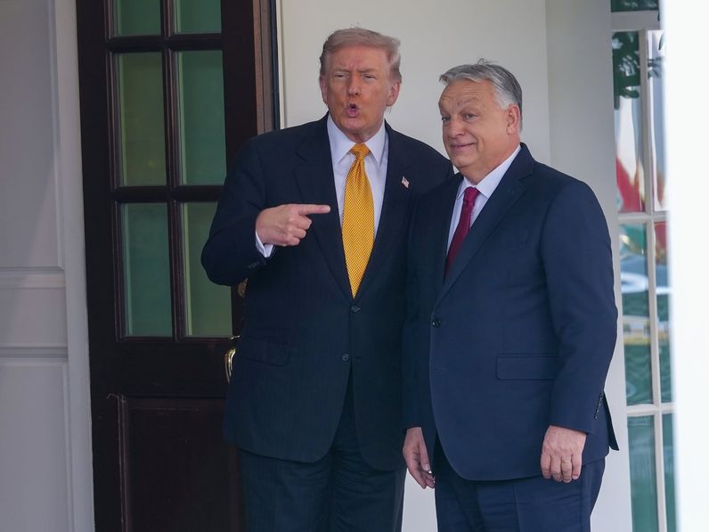 Orbán Viktor megérkezett a Fehér Házba, elkezdődött a sajtótájékoztató ...